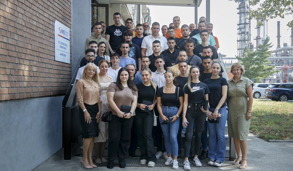 Рафинерија и Петрохемија отварају врата младима на почетку каријере - NIS